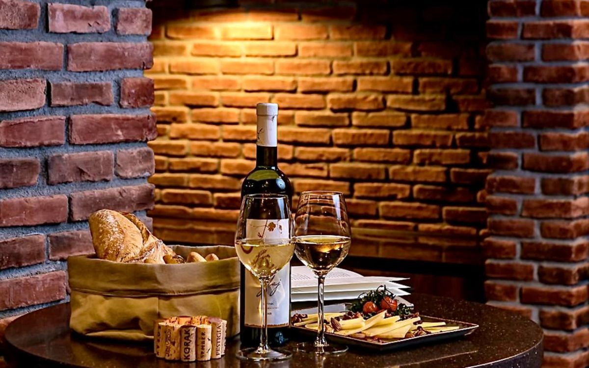 Vinski bar hotela Princess - Novo ruho by Rustik kamen